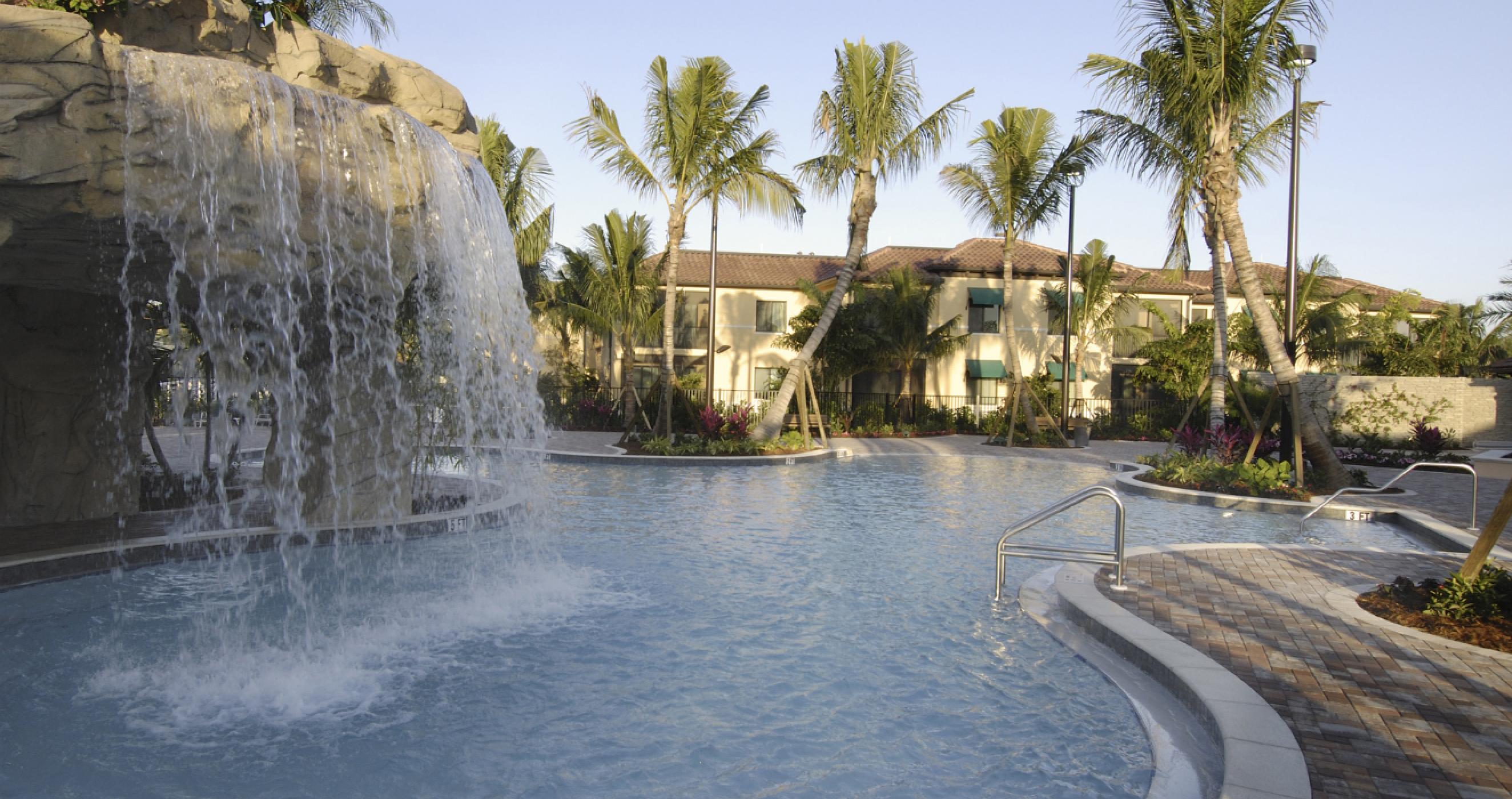 Naples Bay Resort | NOW TRAVEL + CRUISE